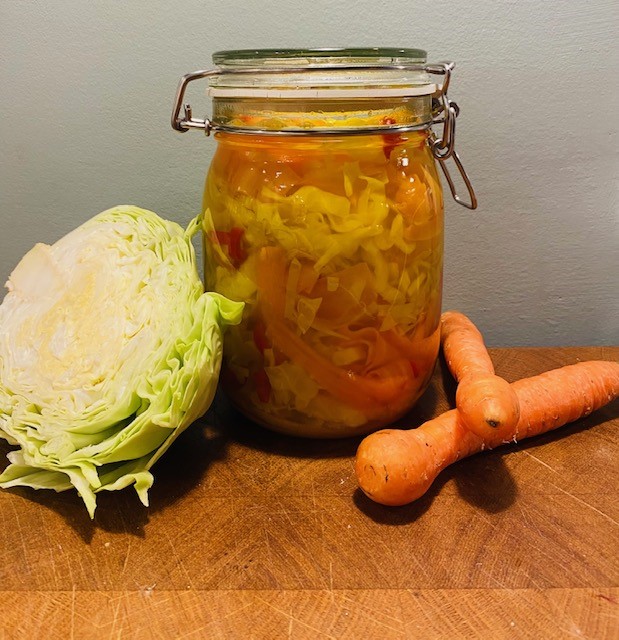 Atjar van spitskool en wortel - Aan tafel bij Anna